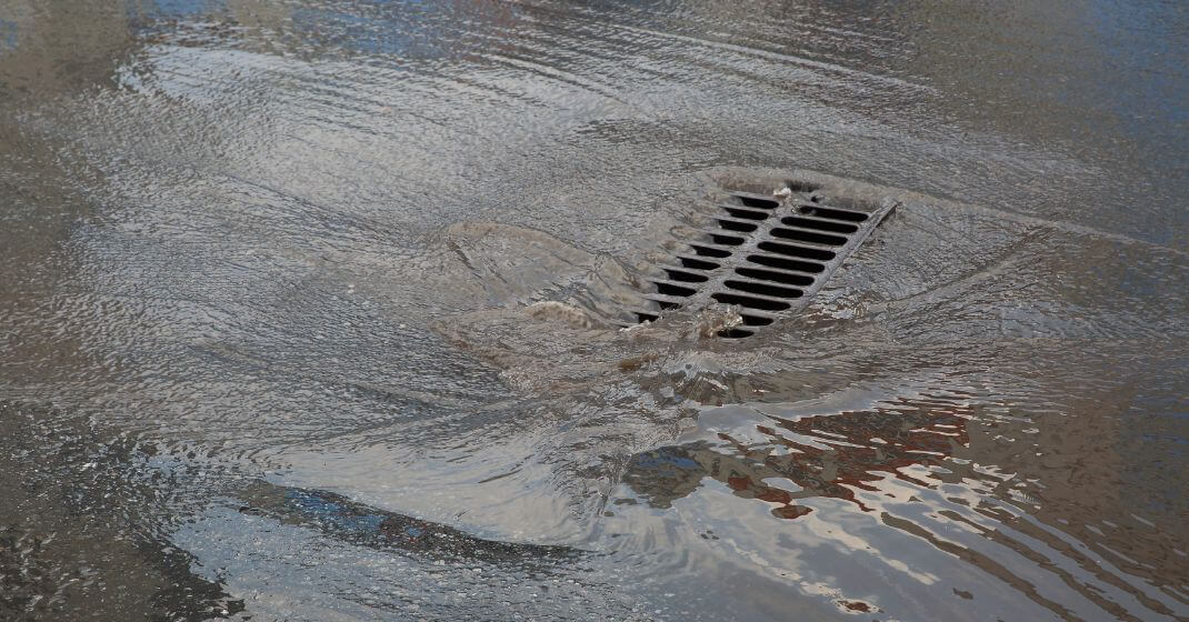 Organizează-ți curtea cu un sistem de drenaj eficient oferit de ...